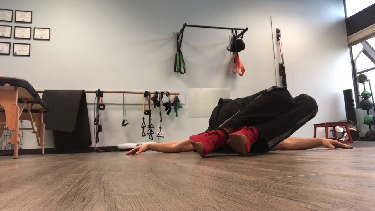 Lying knee rockers - YouTube