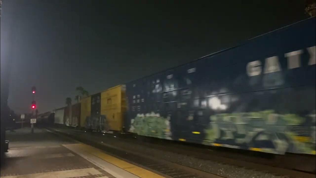 BNSF W/B H-BARVRN going through Fullerton station 01/04/2025 - YouTube