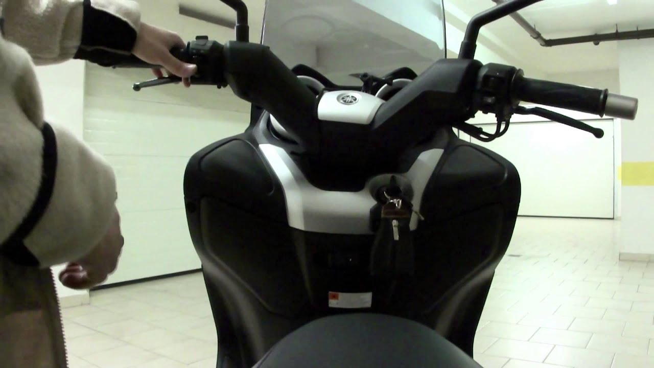 Yamaha X-Max 125 - YouTube
