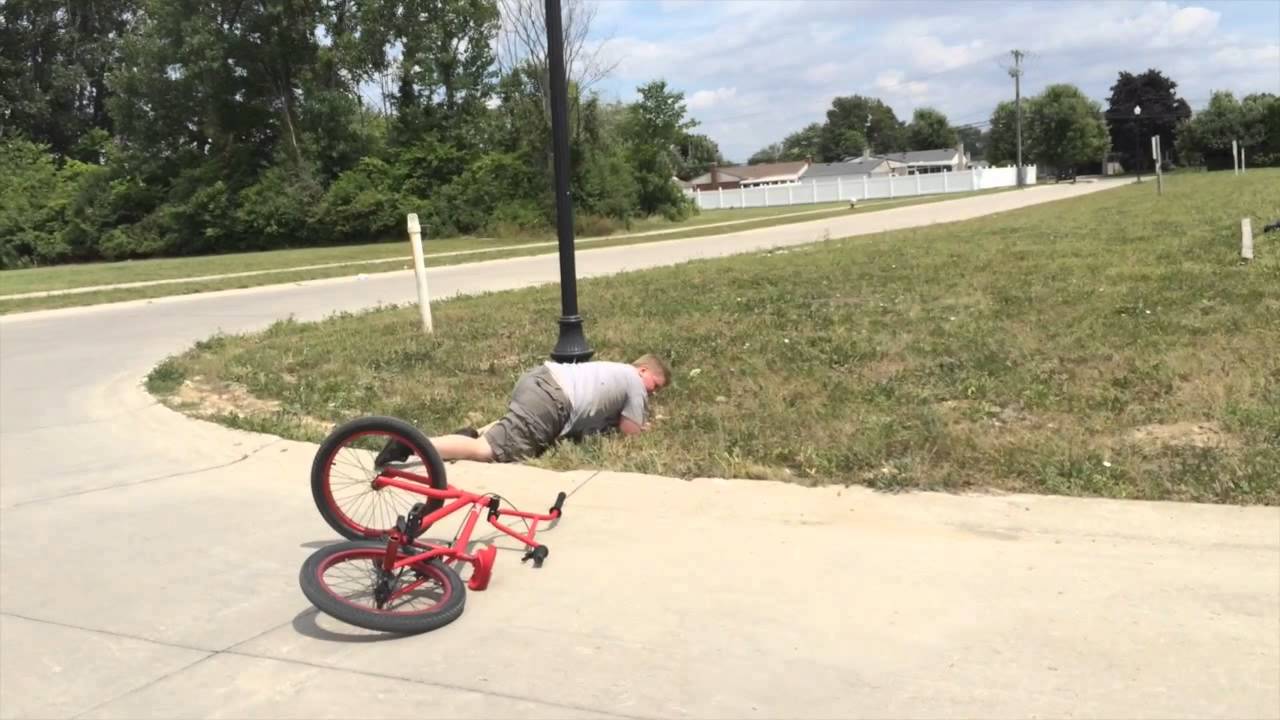 Kid Falls Off Bike (HILARIOUS MUST SEE) - YouTube