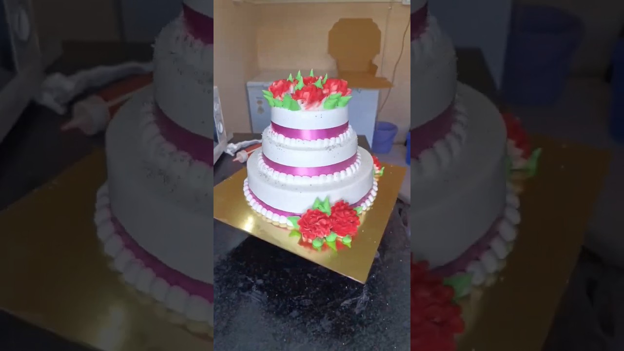 costumer ko less cream me cake decorating chahiye 💗 aniversary cake ...