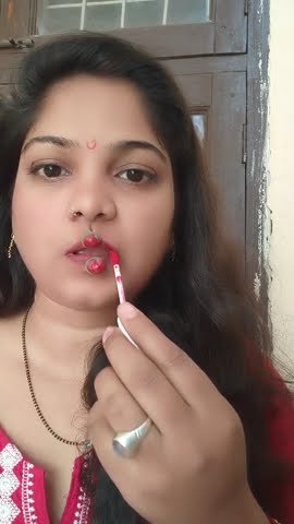 Rubber band lipstick hack 😍#makeuptutorial #trendingshorts #hack # ...