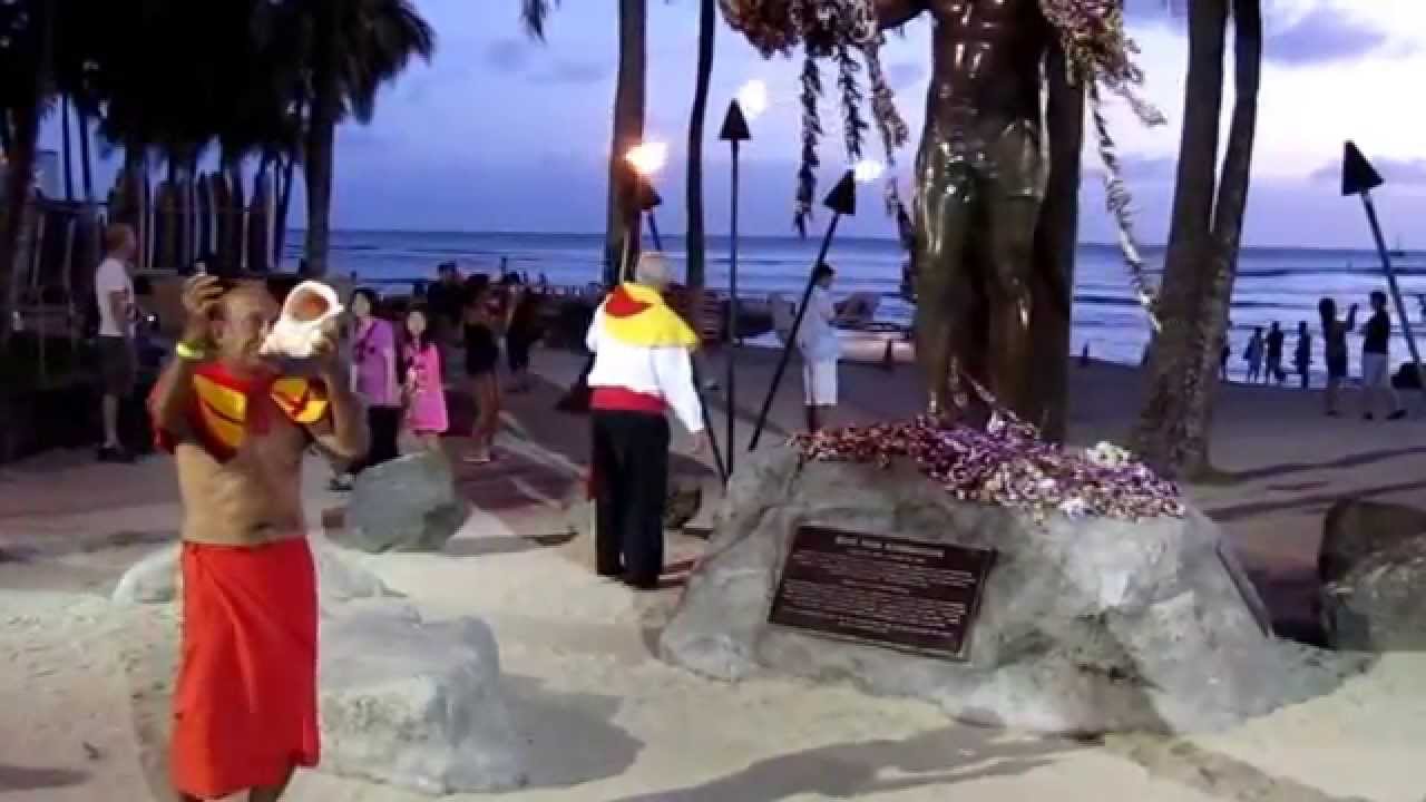 Waikiki torch lighting ceremony - YouTube