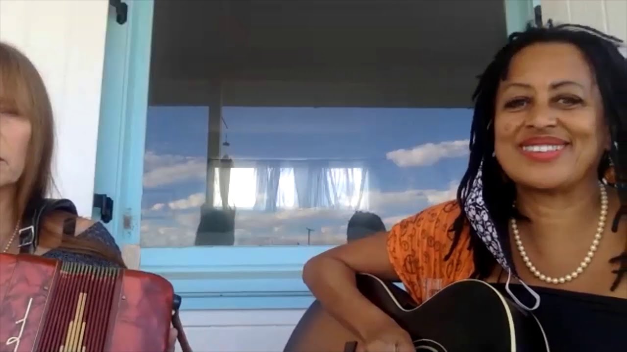 Miri Hunter and Lisa Mednick Powell sing I'm So Glad - YouTube