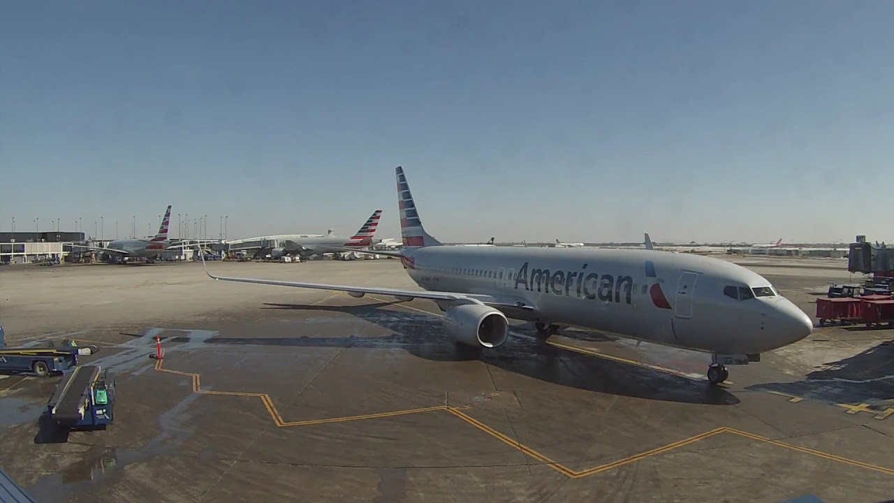 American Airlines Boeing 737 Gate Arrival Time-lapse - Chicago O'Hare ...