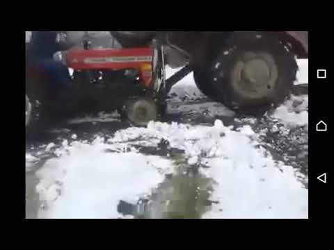 Traktör Traktörün üzerine çıkıyor