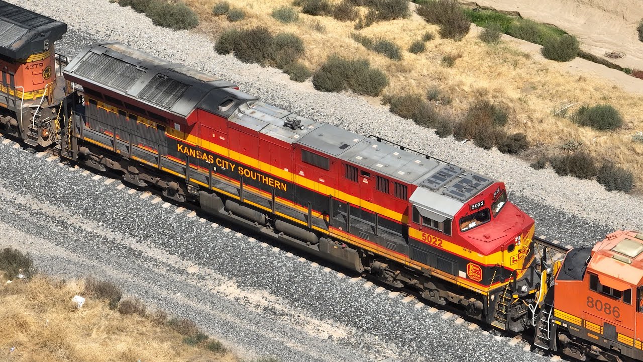 Kansas City Southern Locos in California - YouTube