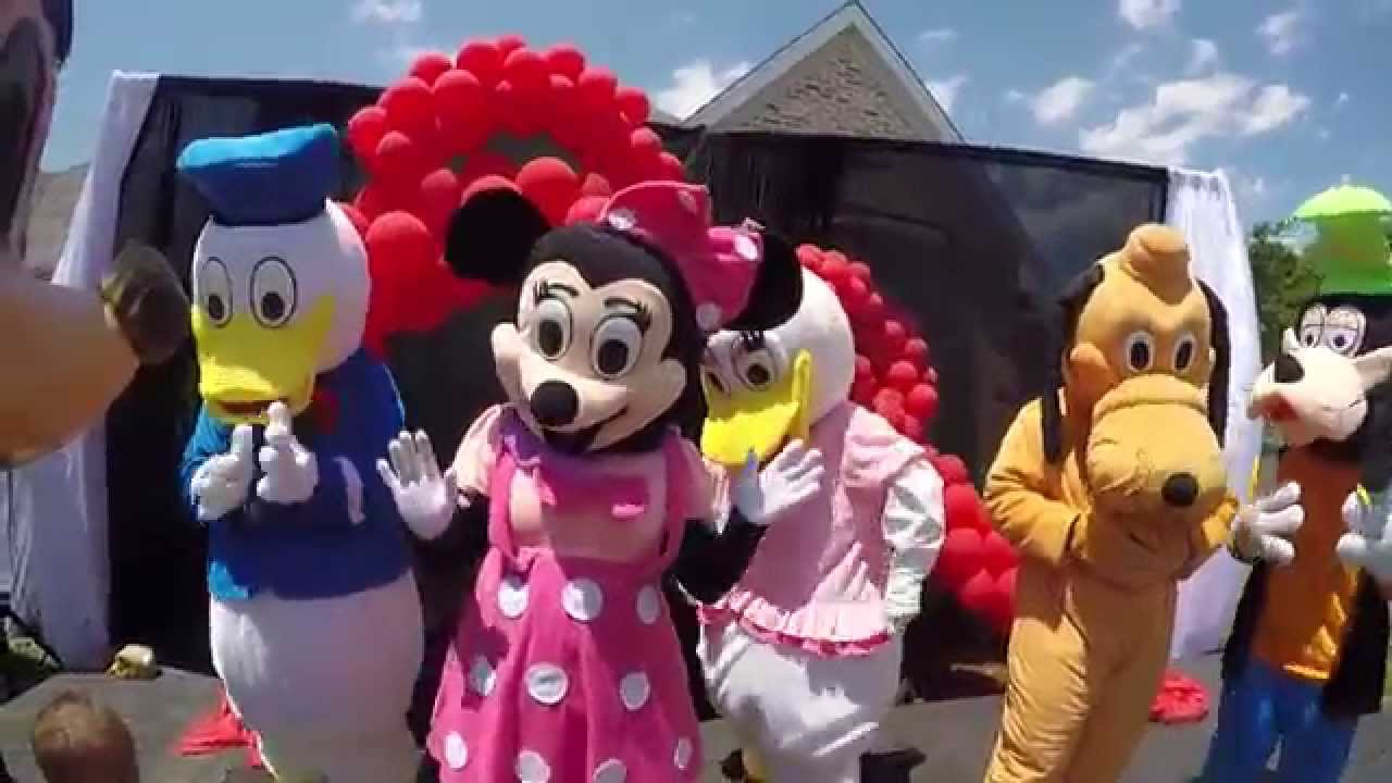 Mickey, Minnie, Goofy, Pluto, Donald, Daisy live in concert - YouTube