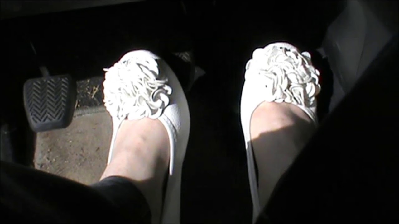 White ballet flats tapping without music - YouTube