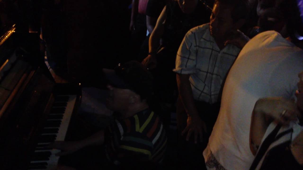 Mike Albornoz-Bohemian rhapsody/I want to break free/Honesty - YouTube