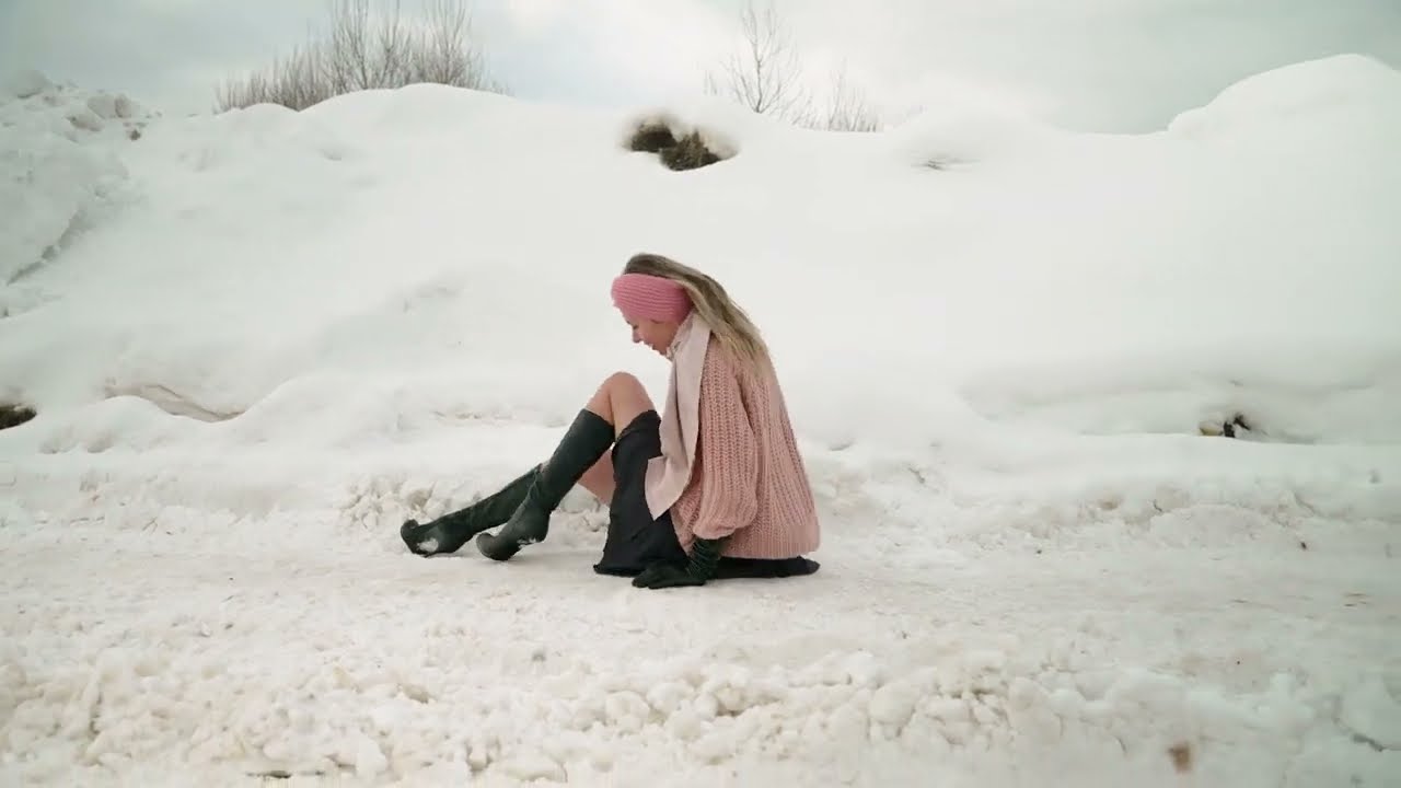 High Heels Boots Broken, High Heels Boots on Ice, Walking in Boots on ...
