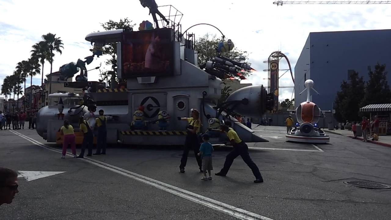 Despicable me! Universal Florida parade - YouTube