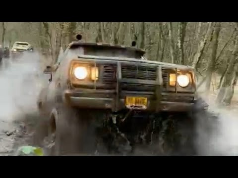 Dodge W200 M880 offroad - YouTube