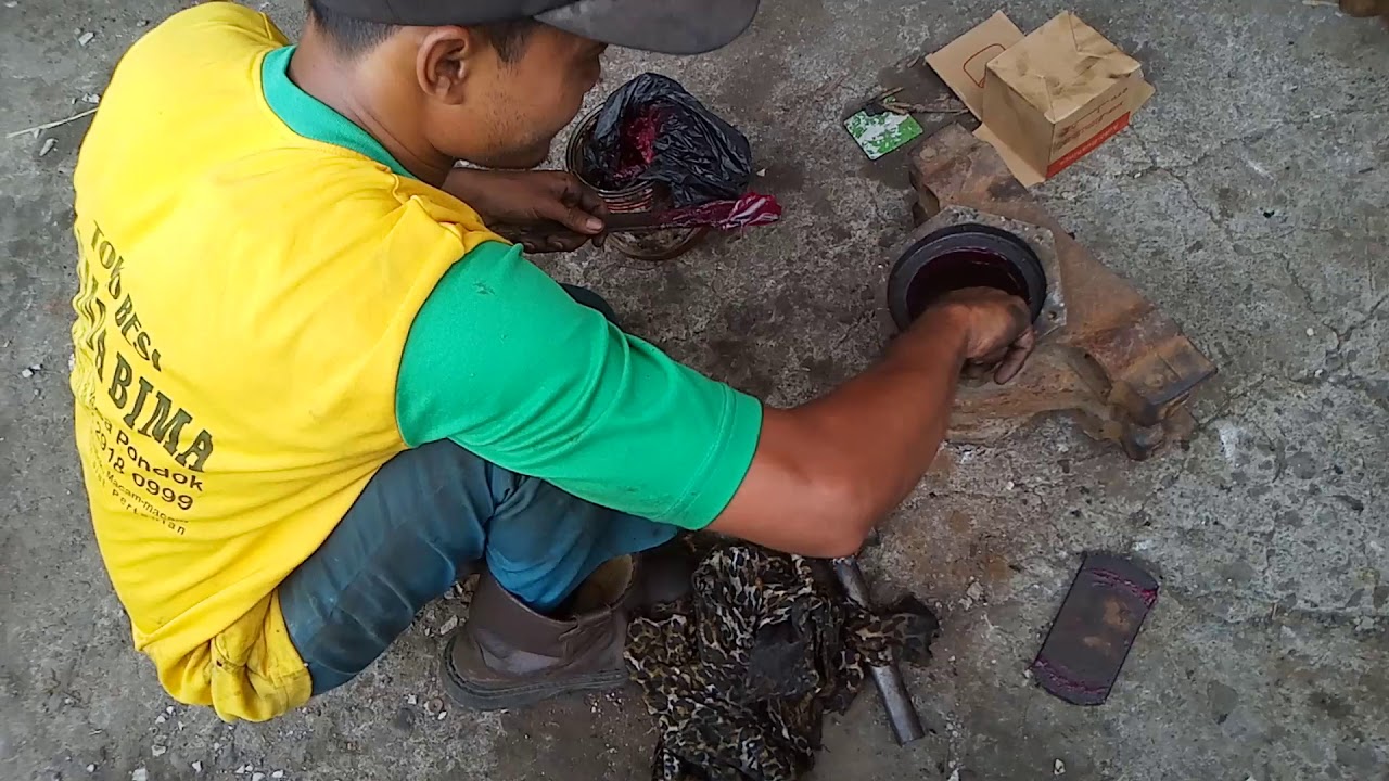 Pasang Bushing Bugi Pada Trunnion Seat Tronton Secara Manual - YouTube