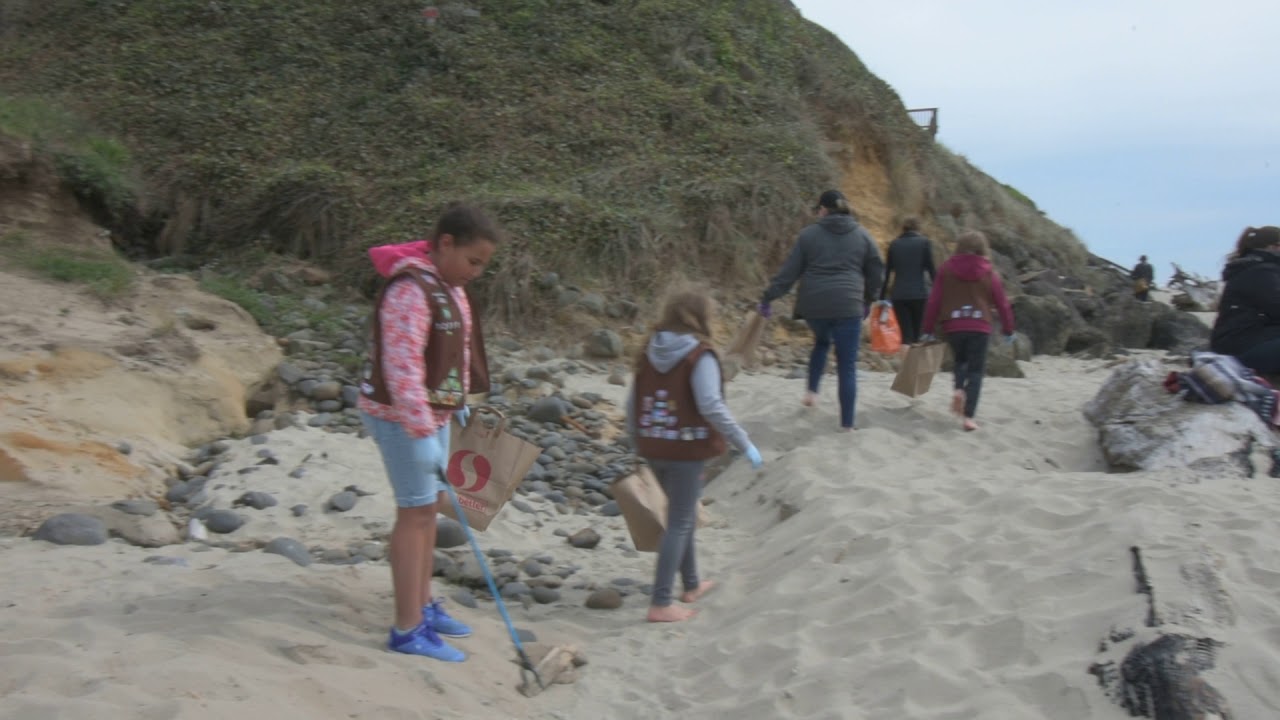 Girl Scout Ocean Blue Beach Cleanup | Roads End - YouTube