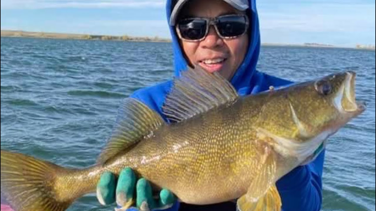 Fall season fishing Canada - YouTube