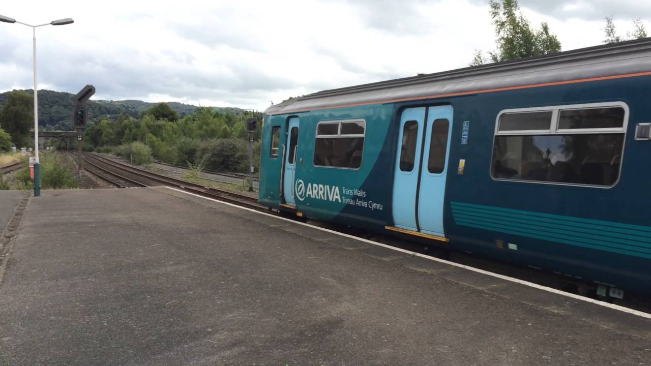 Arriva Classes 150 & 158 in Llandudno Junction Station - YouTube