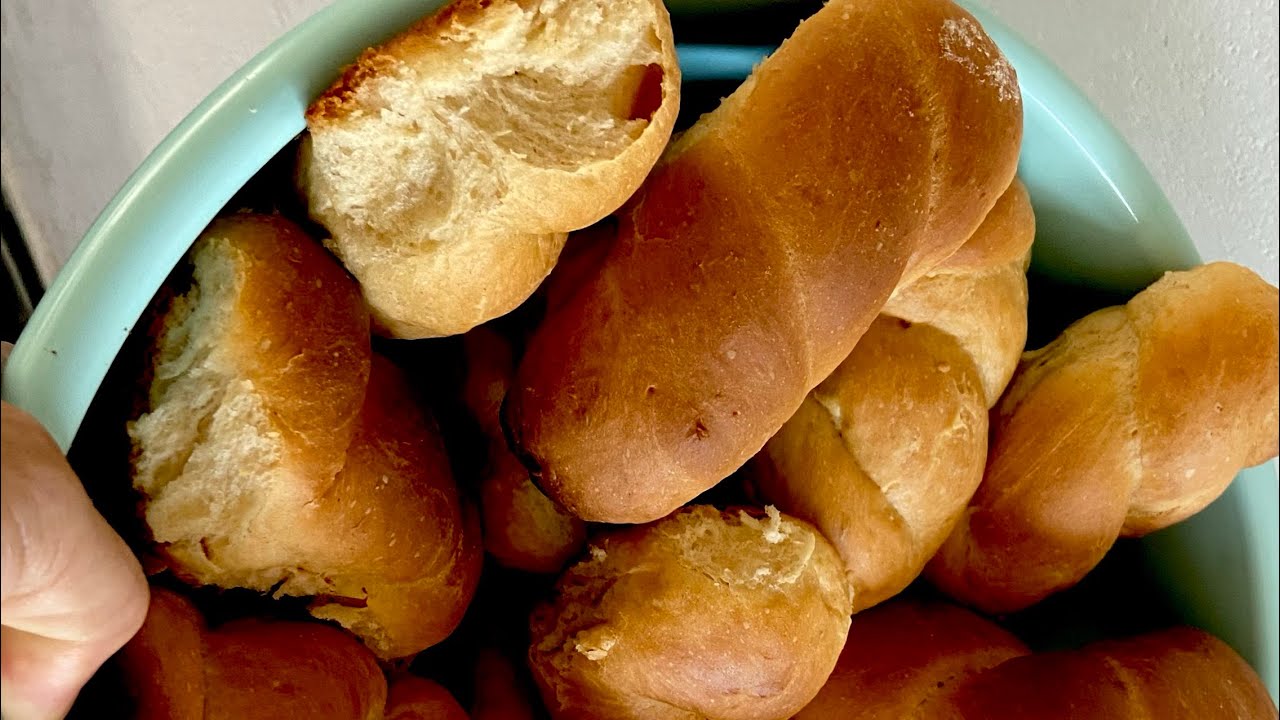 A MELHOR ROSCA CASEIRA ,NÃO PRECISA SOVAR,É SÓ MISTURAR E PRONTO ...