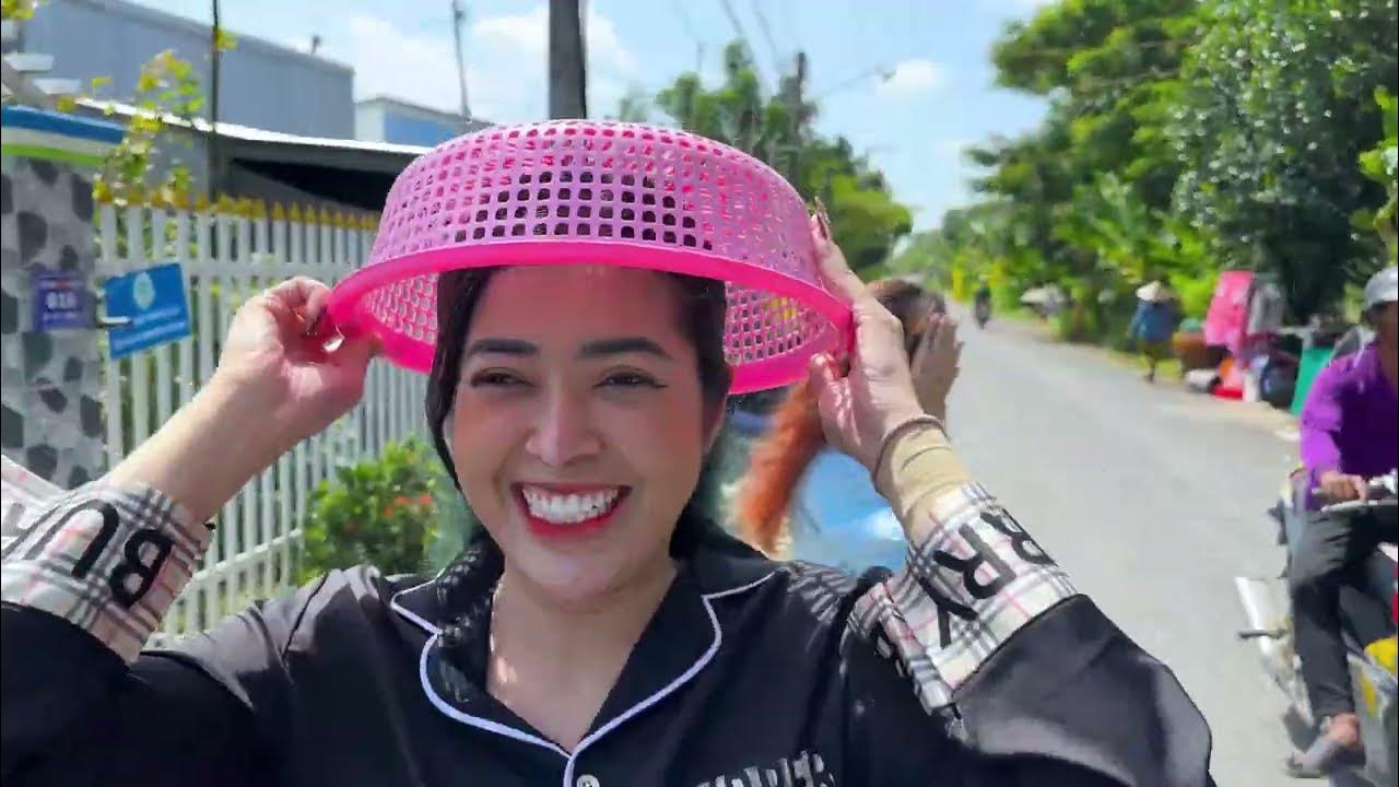 Bà Lyn Về Quê Hái Trộm Me - Báo Quá Báo Rồi I Linh Barbie Vlog - YouTube