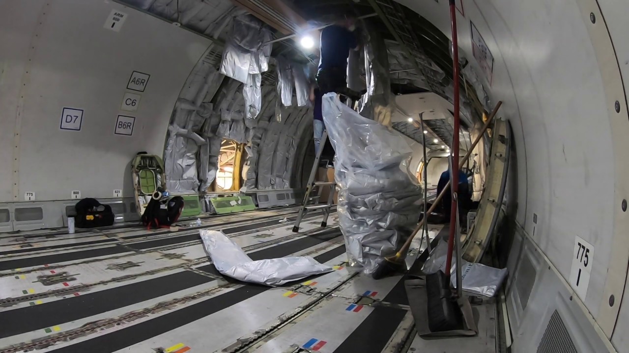 Time lapse of Boeing 767 During C Check. - YouTube