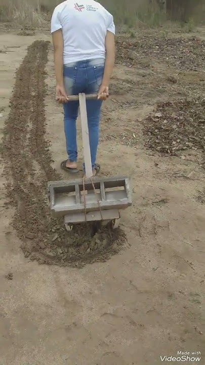 o boy fez um arado manual para nós arar a terra - YouTube