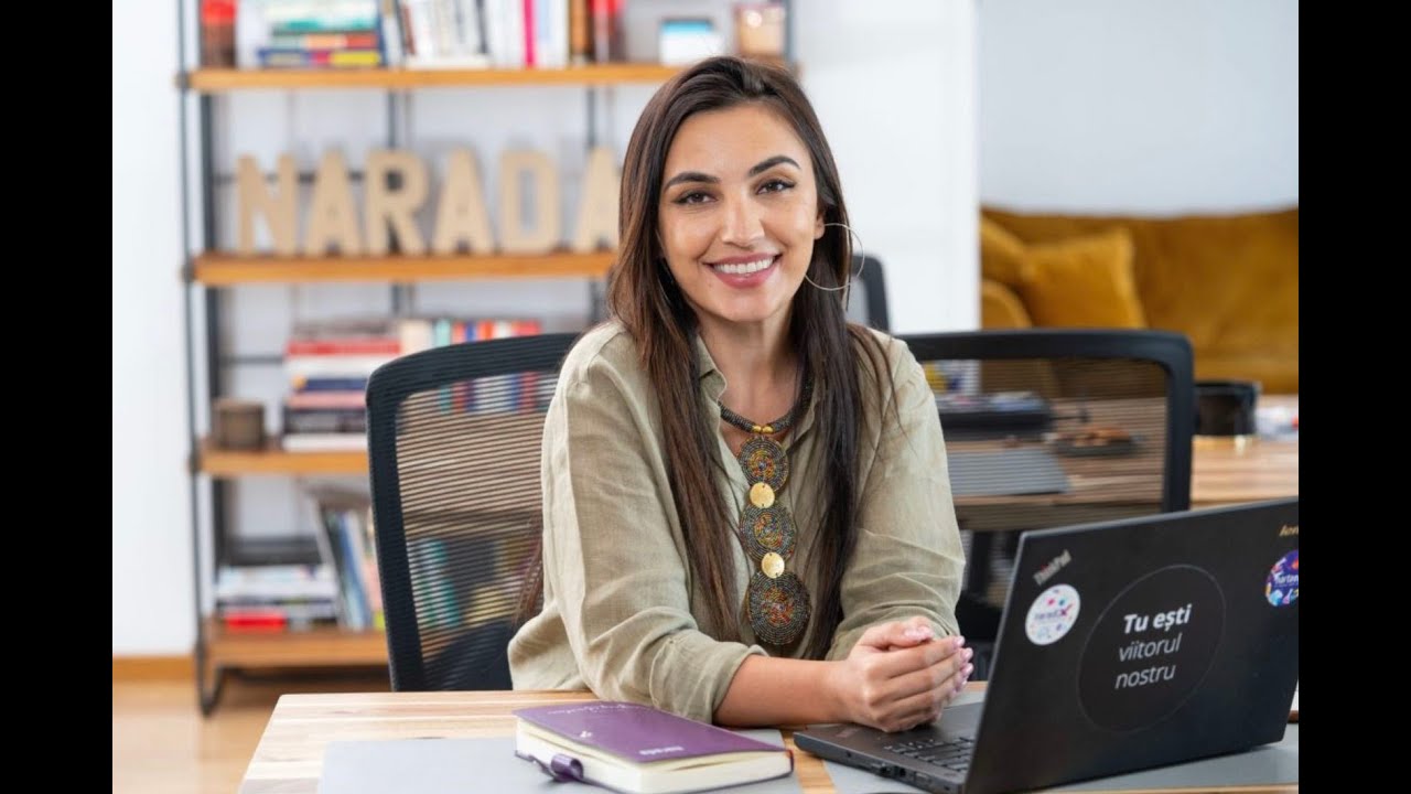 Andra Munteanu, fetița „desculță” ce luptă azi pentru educația copiilor - YouTube