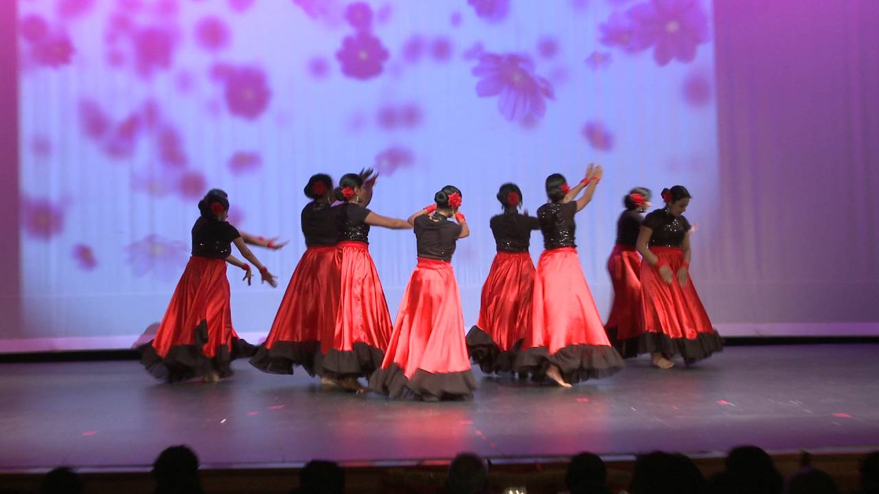 009 Flamingo Dance - YouTube