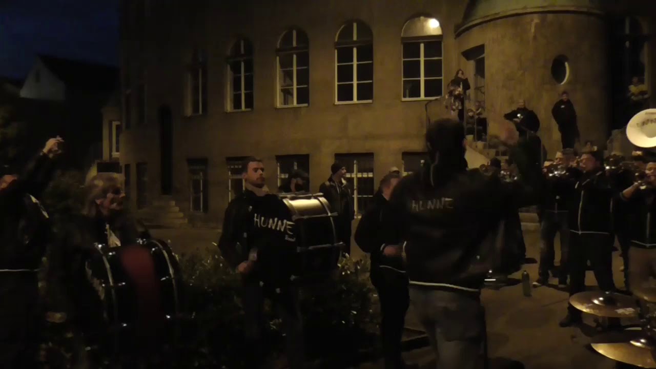 Guggemuusig Hunne Basel @ Kei Fasnacht Platzkonzert (04.03.2020) - YouTube
