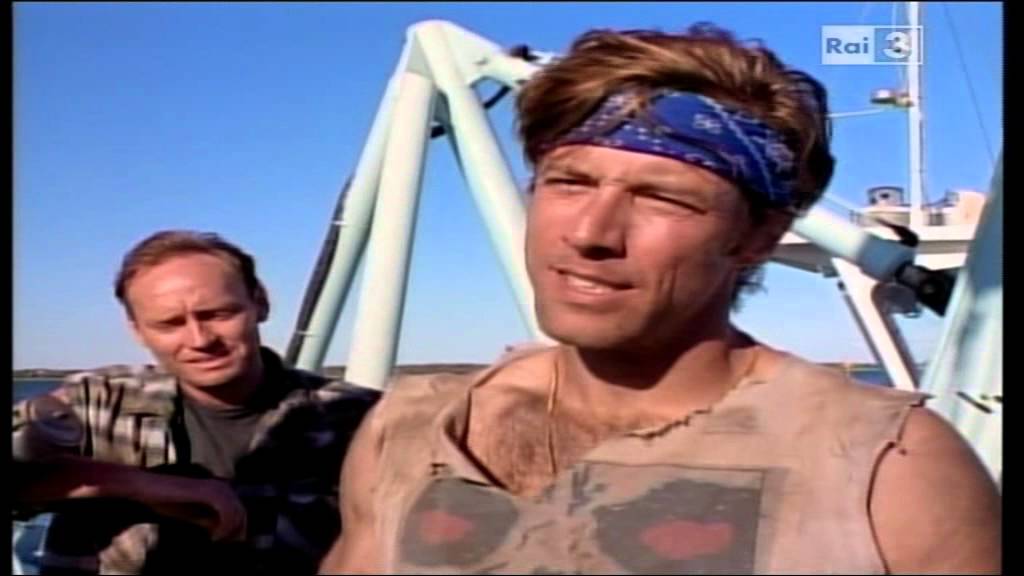 Flipper | Serie 1 - Episodio 2 | L'antico relitto - YouTube