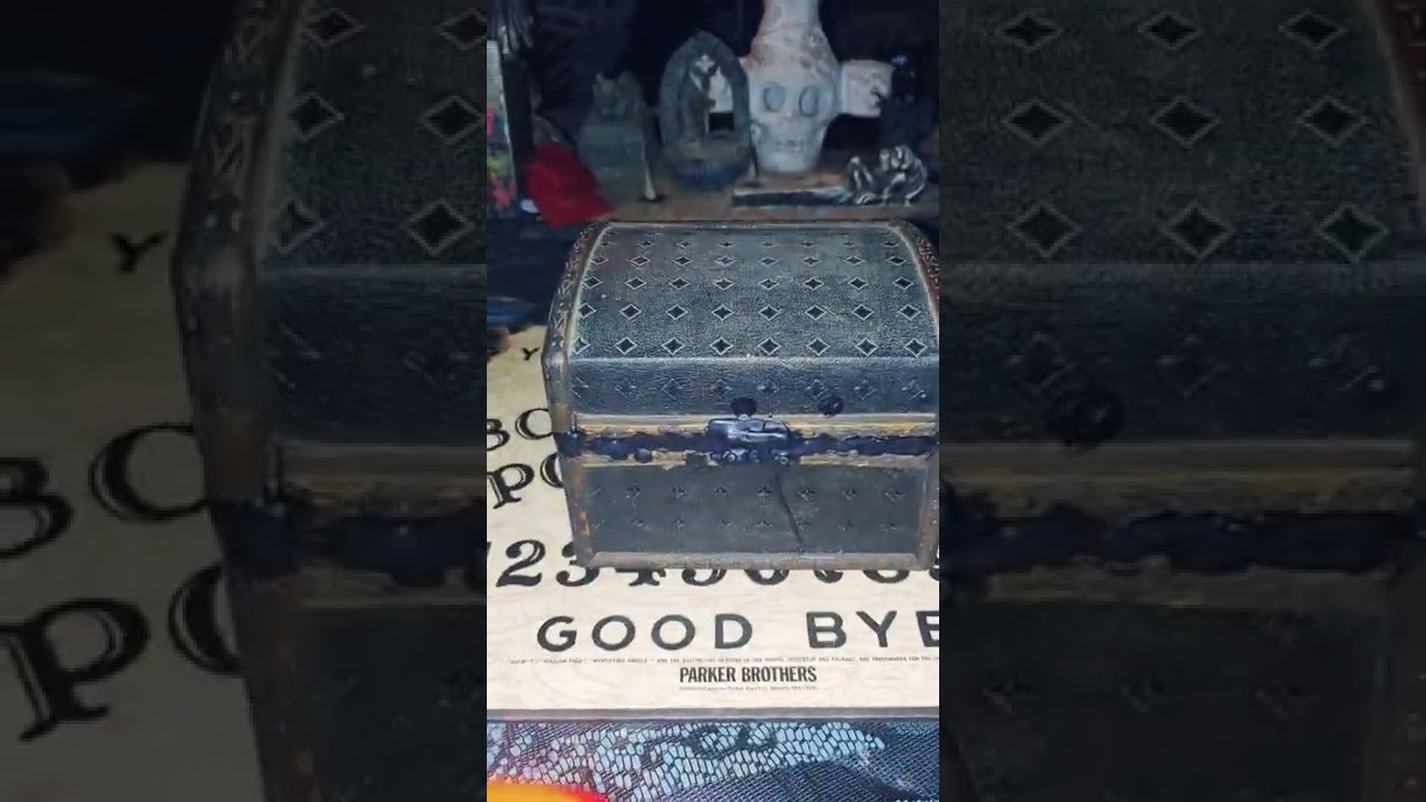 Demonic dybbuk box - YouTube