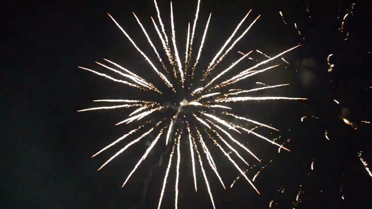 The Boss and The King Rockets, Hallmark Fireworks - YouTube