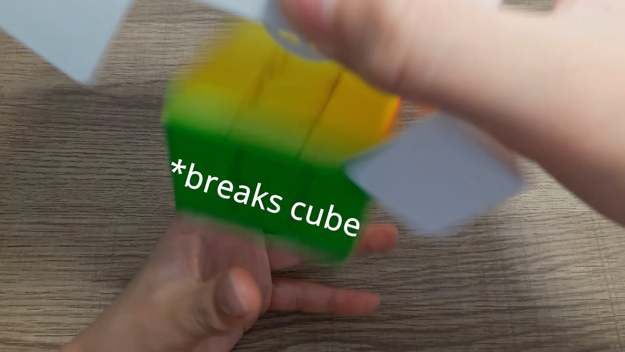 Beginners opening Rubik cubes vs pros opening cubes - YouTube