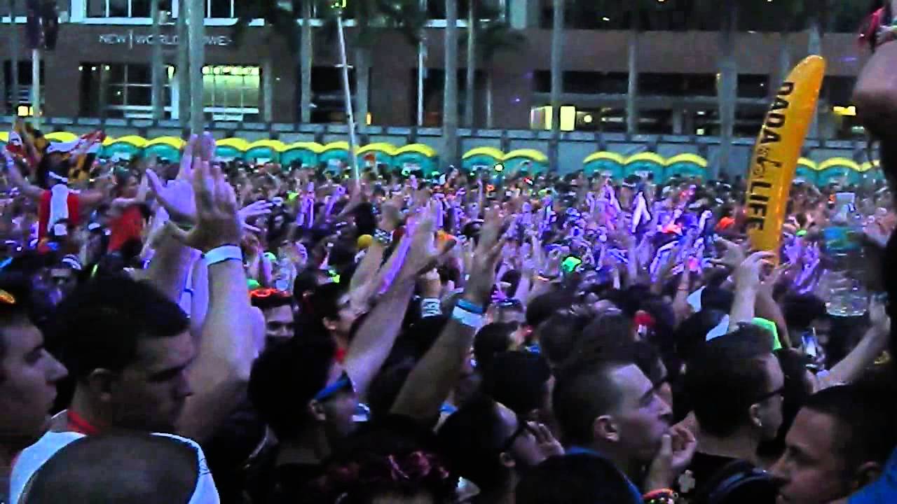 Cazzette- "Beam Me Up" Ultra Music Festival 2013 (15) 3/22 - YouTube