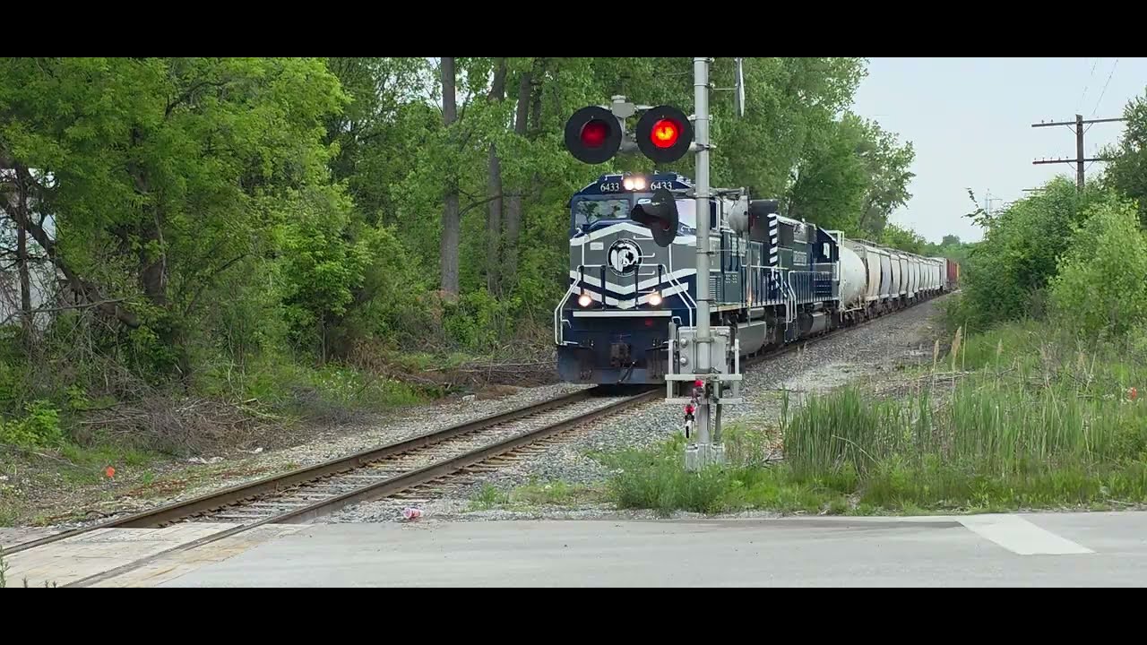 LSRC 6433 & LSRC 6354 Southbound Bridgeport - YouTube