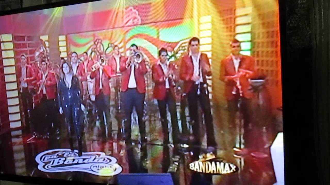 Diana reyes y su banda la kineña SEBAS EN BANDAMAX - YouTube
