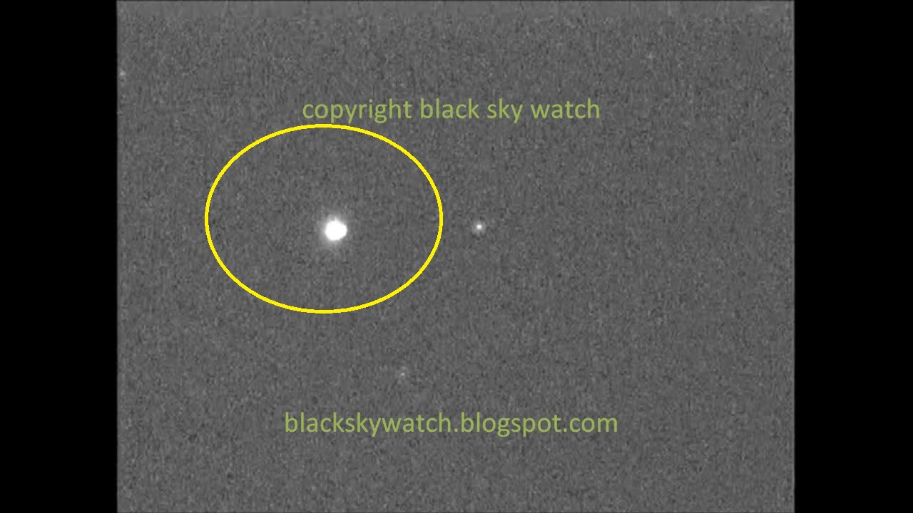 Bright Orb in night sky flies by then vanishes. - YouTube