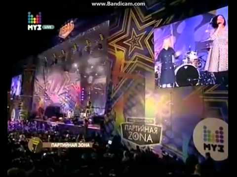 Julia Volkova feat. Vika - Nas Ne Dogoniat Live @ Muz TV 18th Anniversary