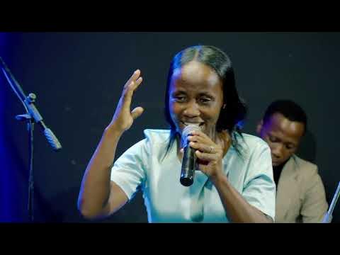 Izwi Lika Thoxo | Lavundlamanti Gospel Group - YouTube