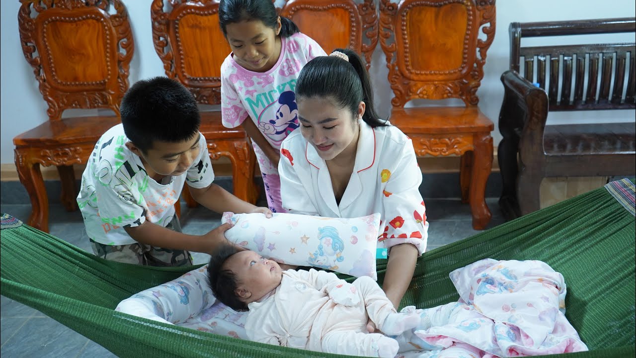 Baby chef Siv Hour look like brother - Family food cooking - Sreypov ...