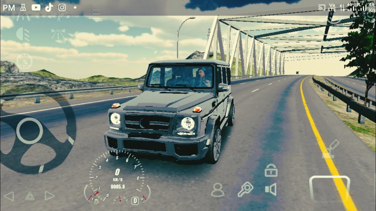 Mercedes jeep C300 auto drive to raceing track in city - YouTube