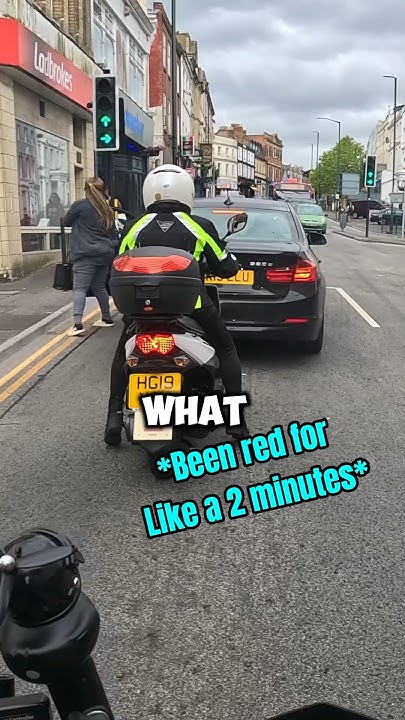 Don’t do this while driving…. #automobile #mt07 #motorbike #funny # ...