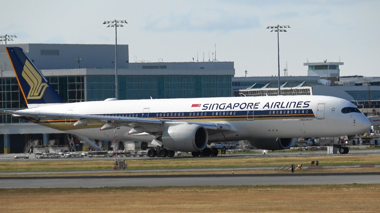 Singapore Airbus A350 taxi, takeoff from YVR - YouTube
