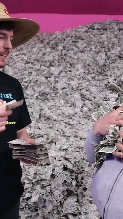 Man carries $100000 of Mr Beast money #mrbeast - YouTube