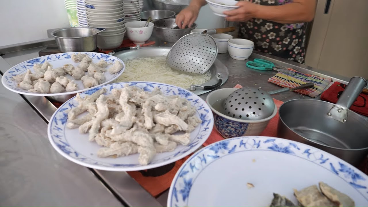 Taiwan Restaurant Food - Milk Fish Soup, Braised Chicken Rice ...