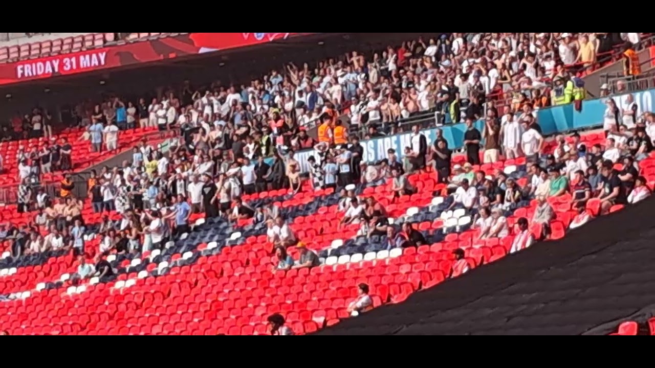 GATESHEAD FC FANS WILD CHANTING AT FA VASE FINAL WEMBLEY 2024 - YouTube