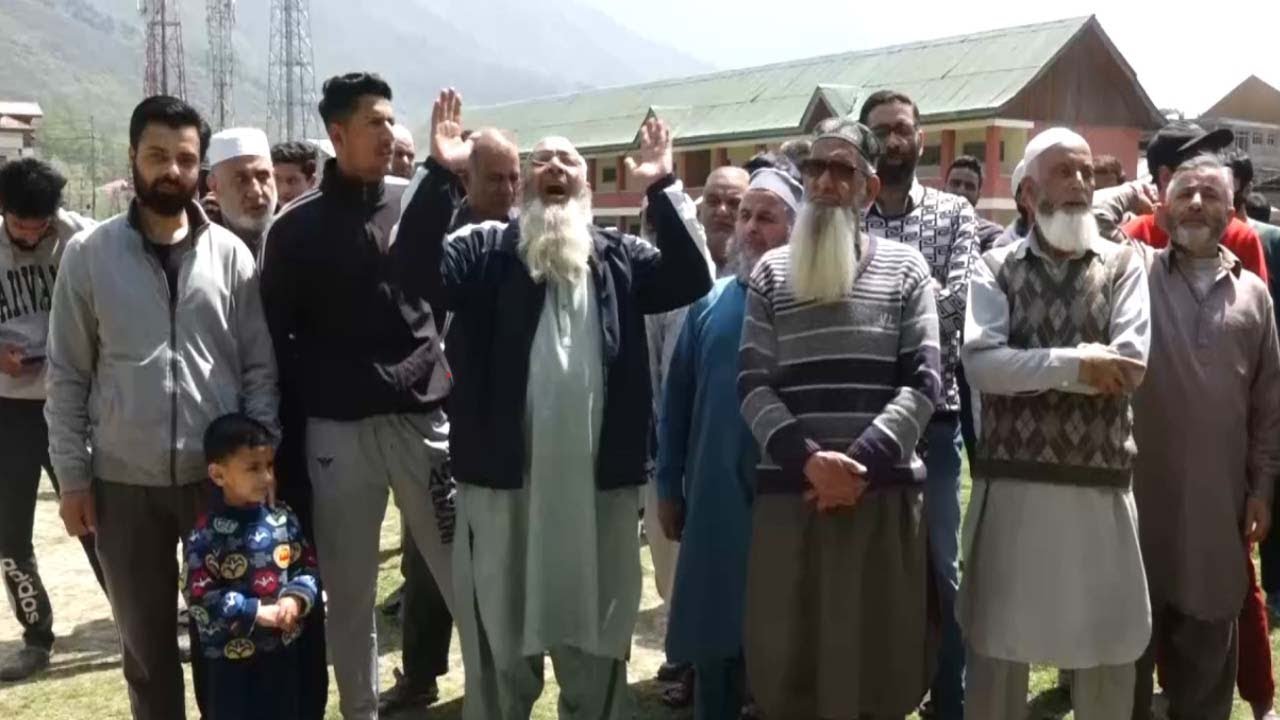 Sonwar Resident Protest Against Proposed Shifting Of DIET Office At ...