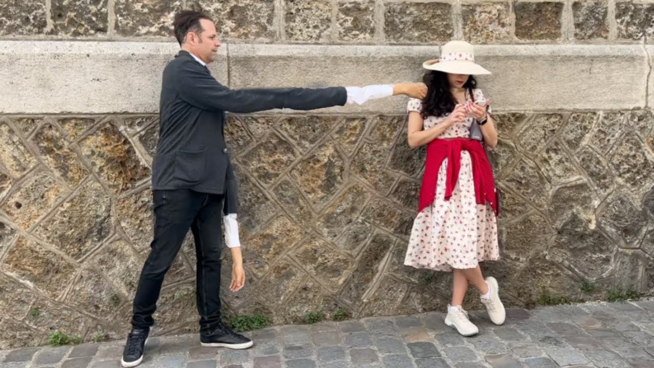 Giant Arms Public Prank💪🏻 -Julien Magic - YouTube