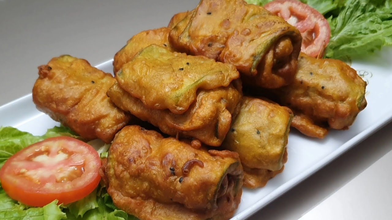 একের ভিতর দুইয়ের স্বাদ বেগুনের সাথে আলু দিয়ে চপ বেগুনি একসাথে || Alur ...