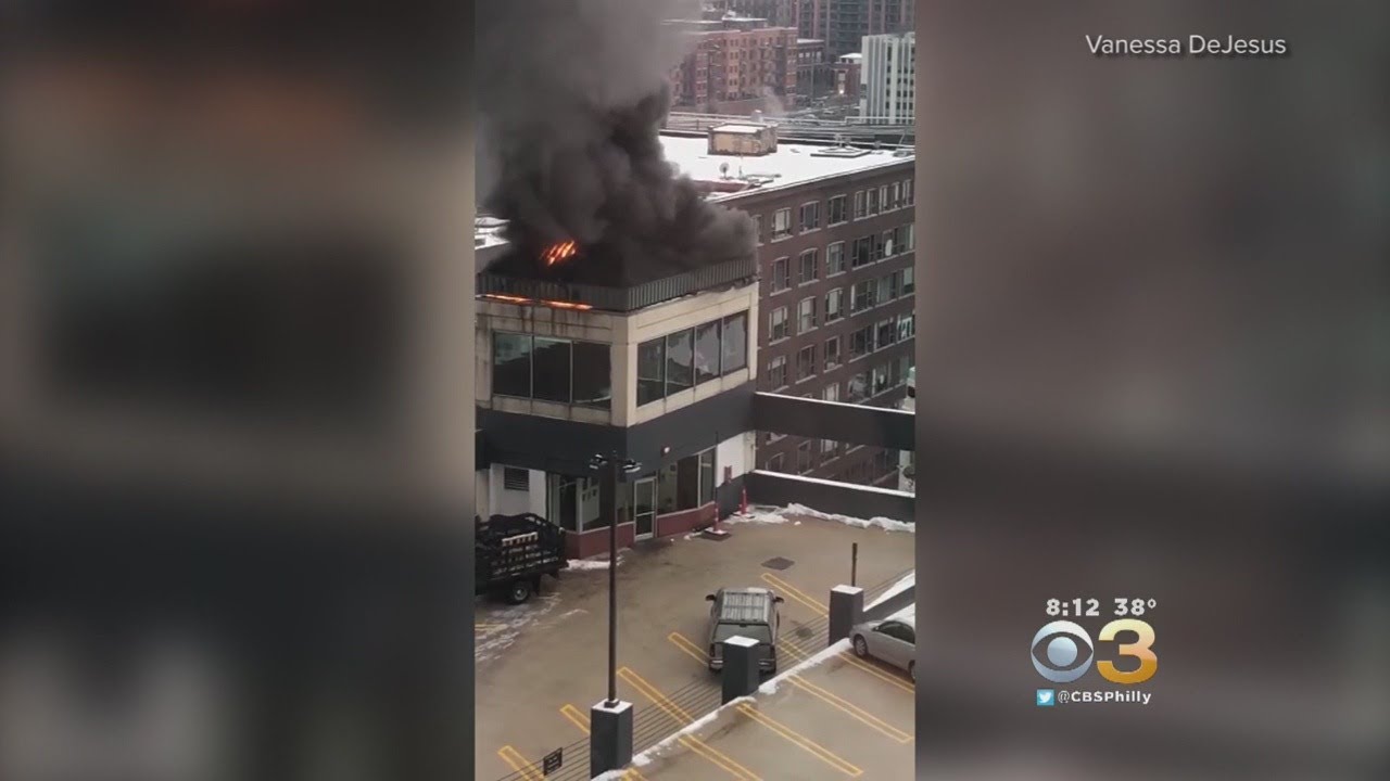 1 Killed, 4 Injured In Chicago High Rise Fire, Officials Say - YouTube