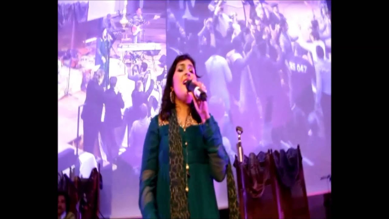 Sara Raza Khan in Berlin - YouTube